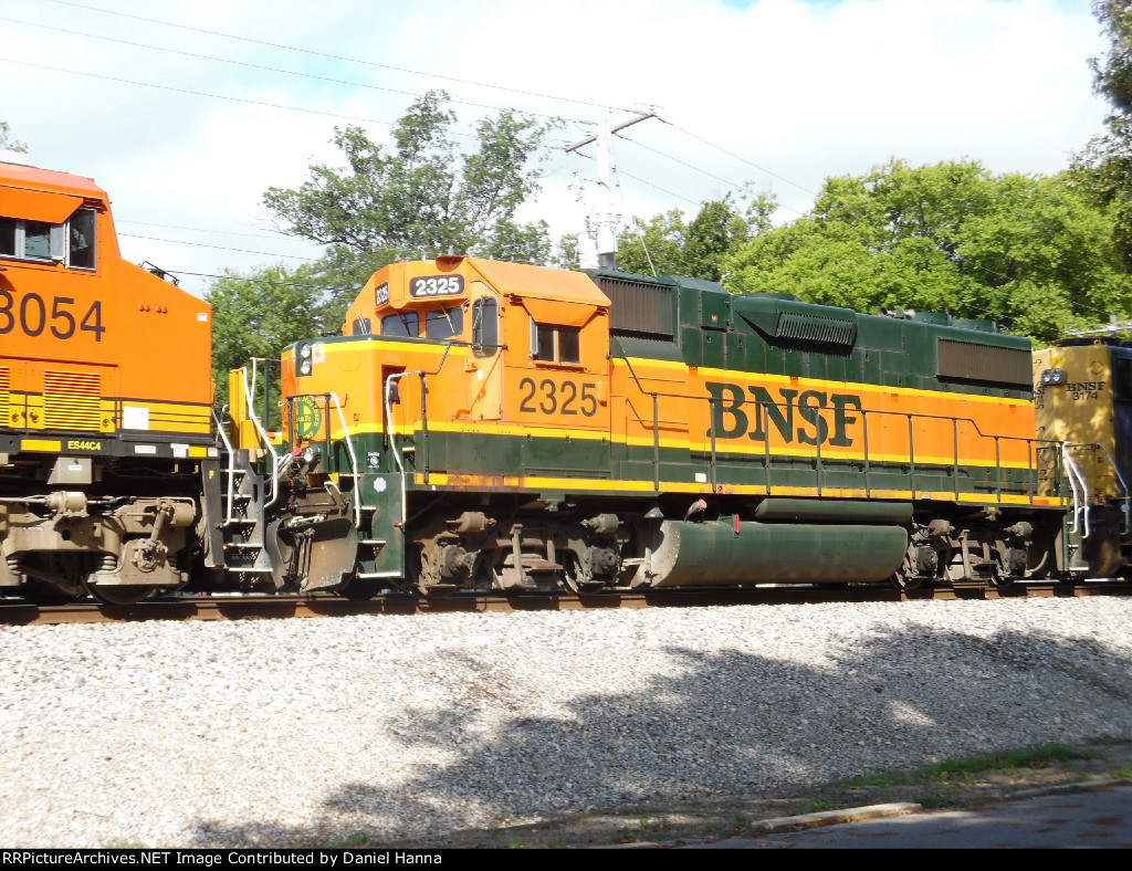 BNSF 2325